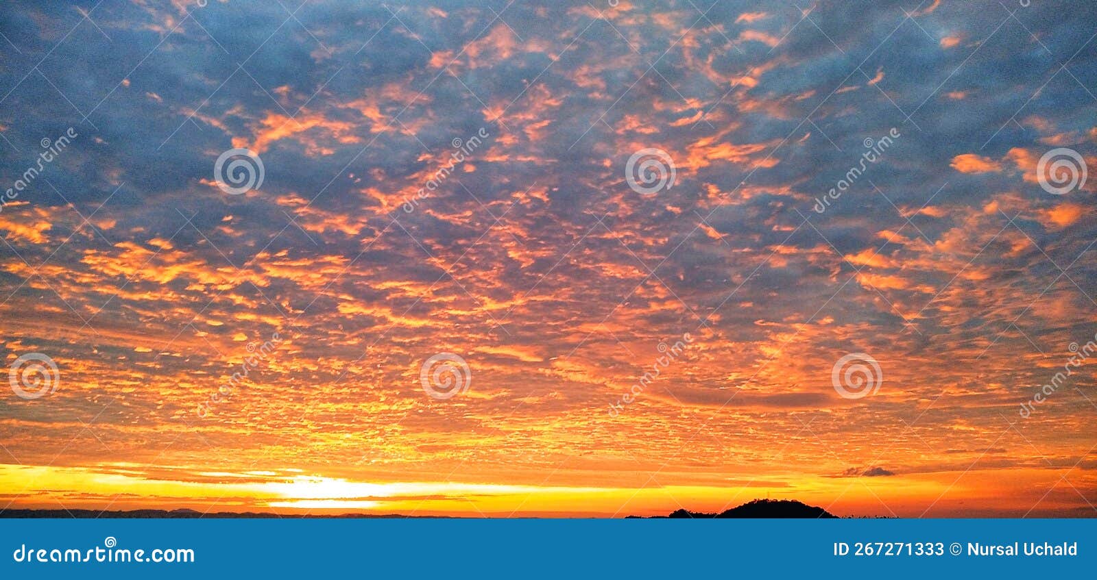 The Evening Sky Over the Ocean Stock Image - Image of shore, plain ...
