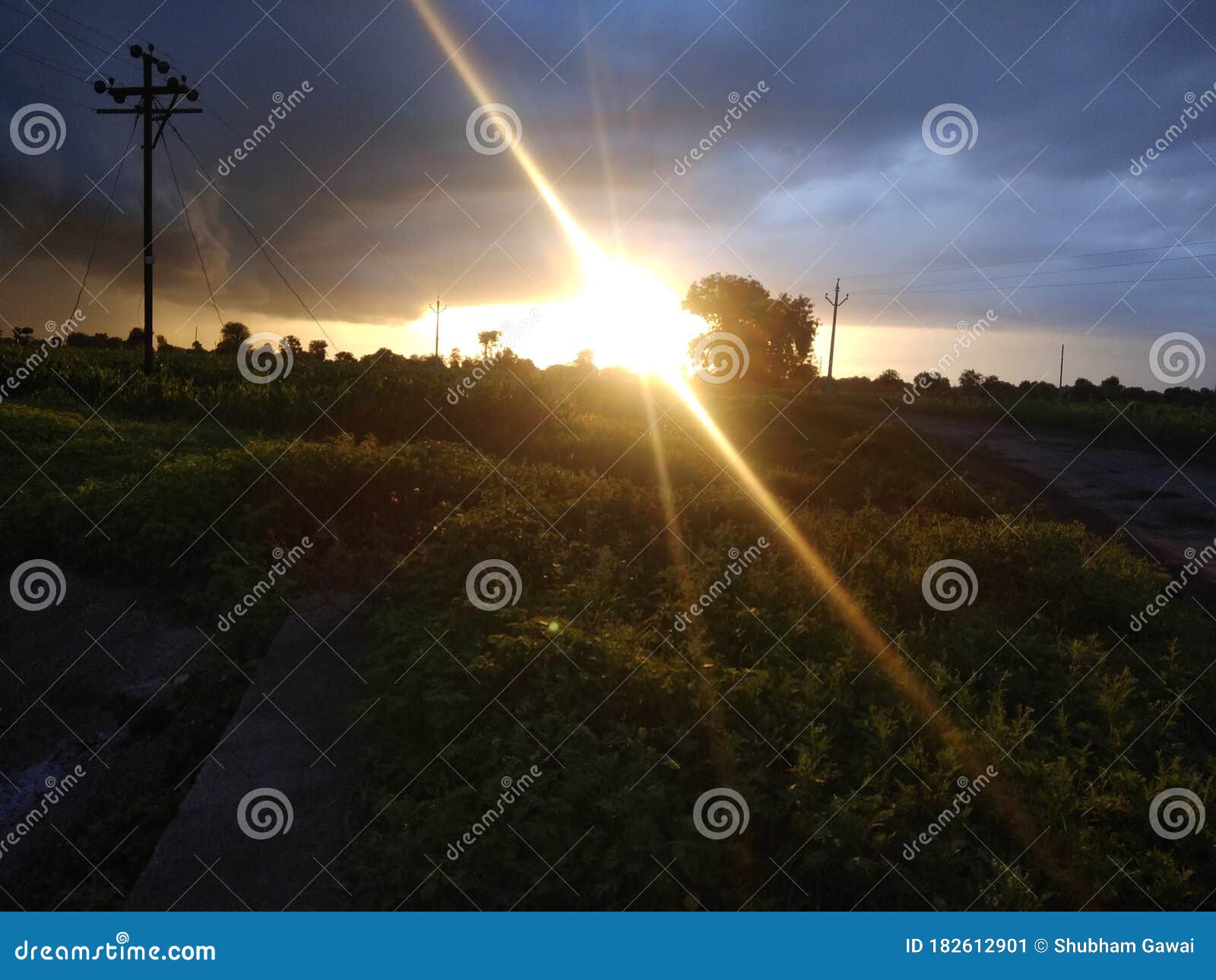 Evening sun glow stock image. Image of sunrise, dusk - 182612901