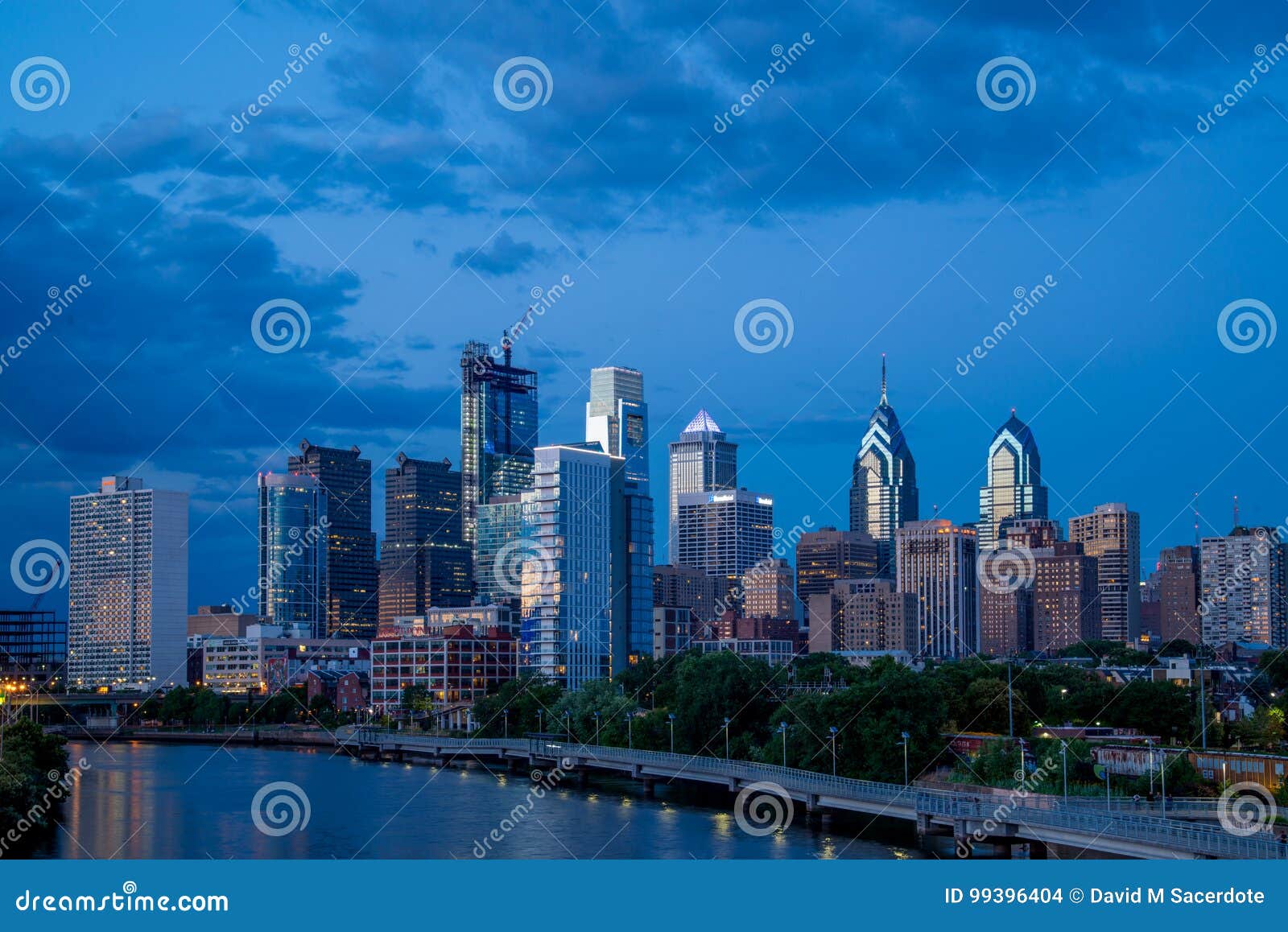 Twilight Philadelphia Skyline Editorial Stock Image - Image of evening ...