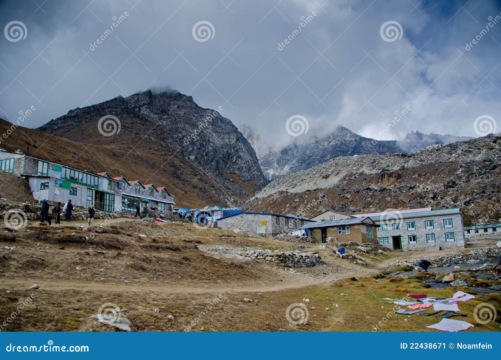Everest village - Lobuche editorial photo. Image of annapurna - 22438671