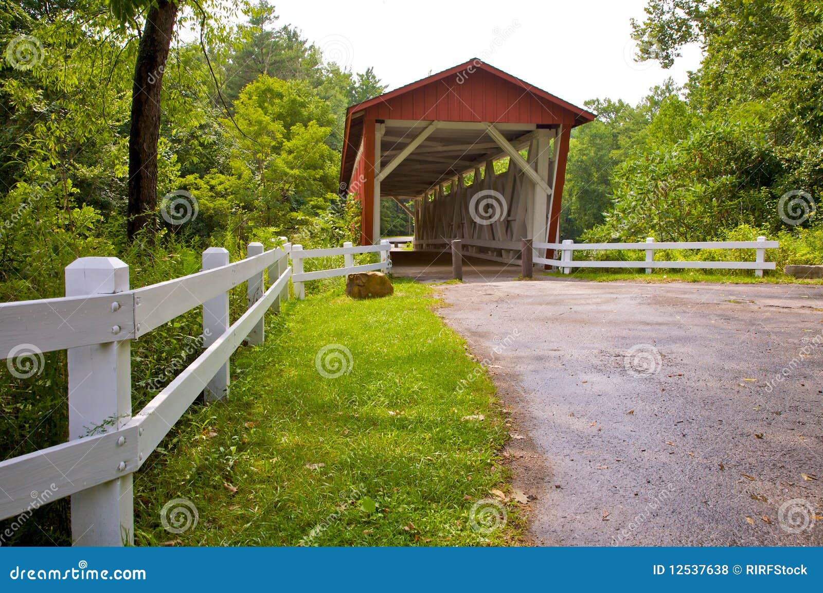 Everett Road Covered Bridge Stock Photo - Image of ohio, country: 12537638