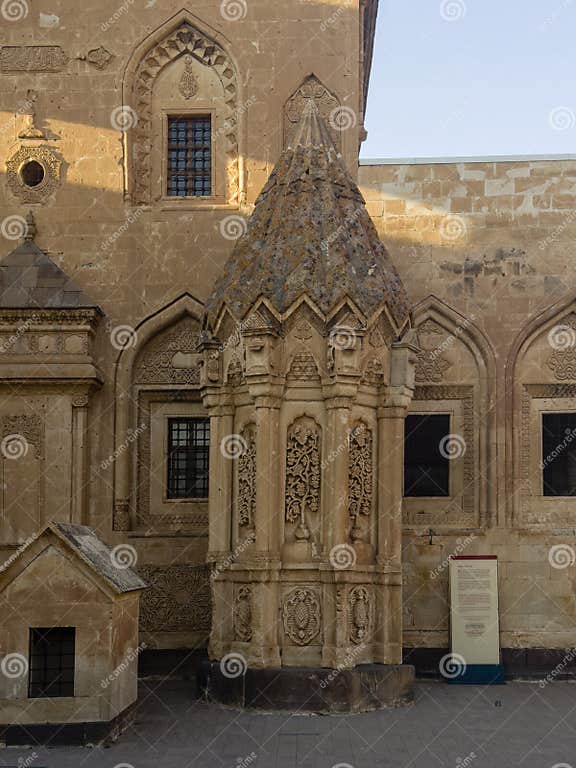 Every Craftsmanship of the Palace is an Example of a Separate Detail ...