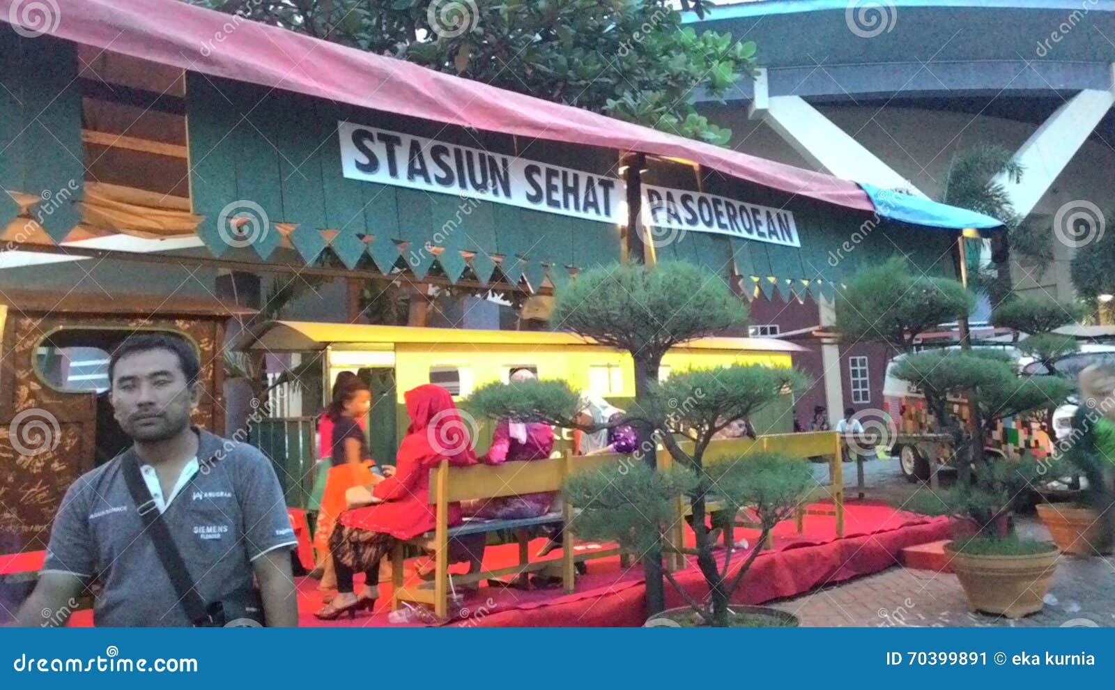 Every Year Event editorial photo. Image of evening, station - 70399891