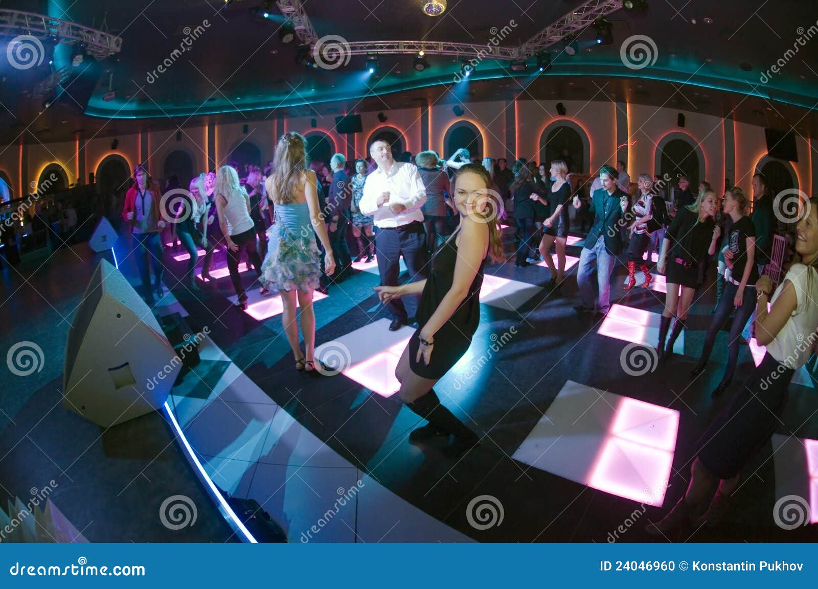 Everybody Dance editorial image. Image of concert, nightlife - 24046960