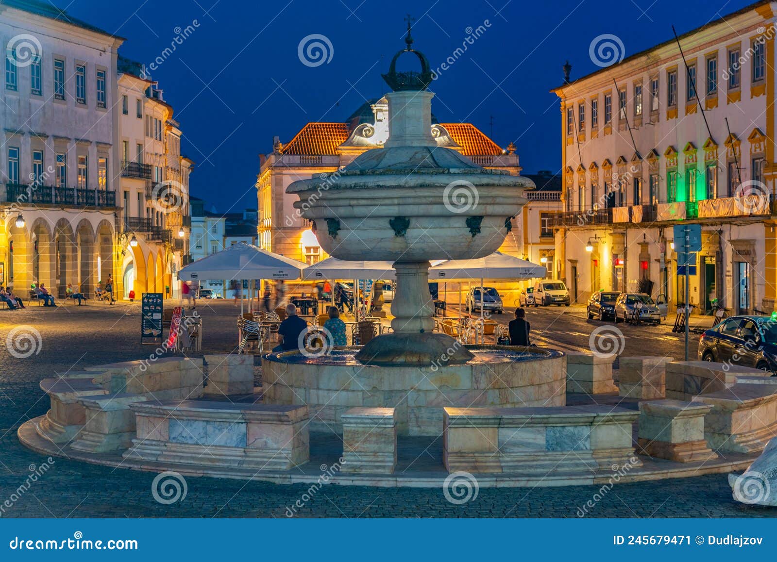 Evora, Portugal, June 15, 2021: Morning at Praca Do Giraldo Squa ... Evora, Portugal, June 15, 2021: Morning at Praca Do Giraldo Squa ...
