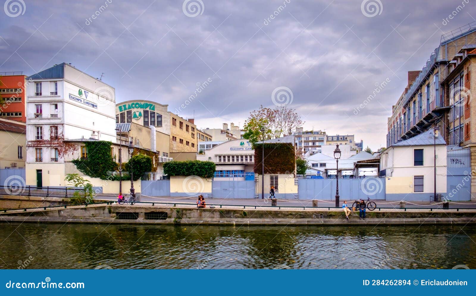 Paris-Exacompta editorial stock image. Image of street - 284262894