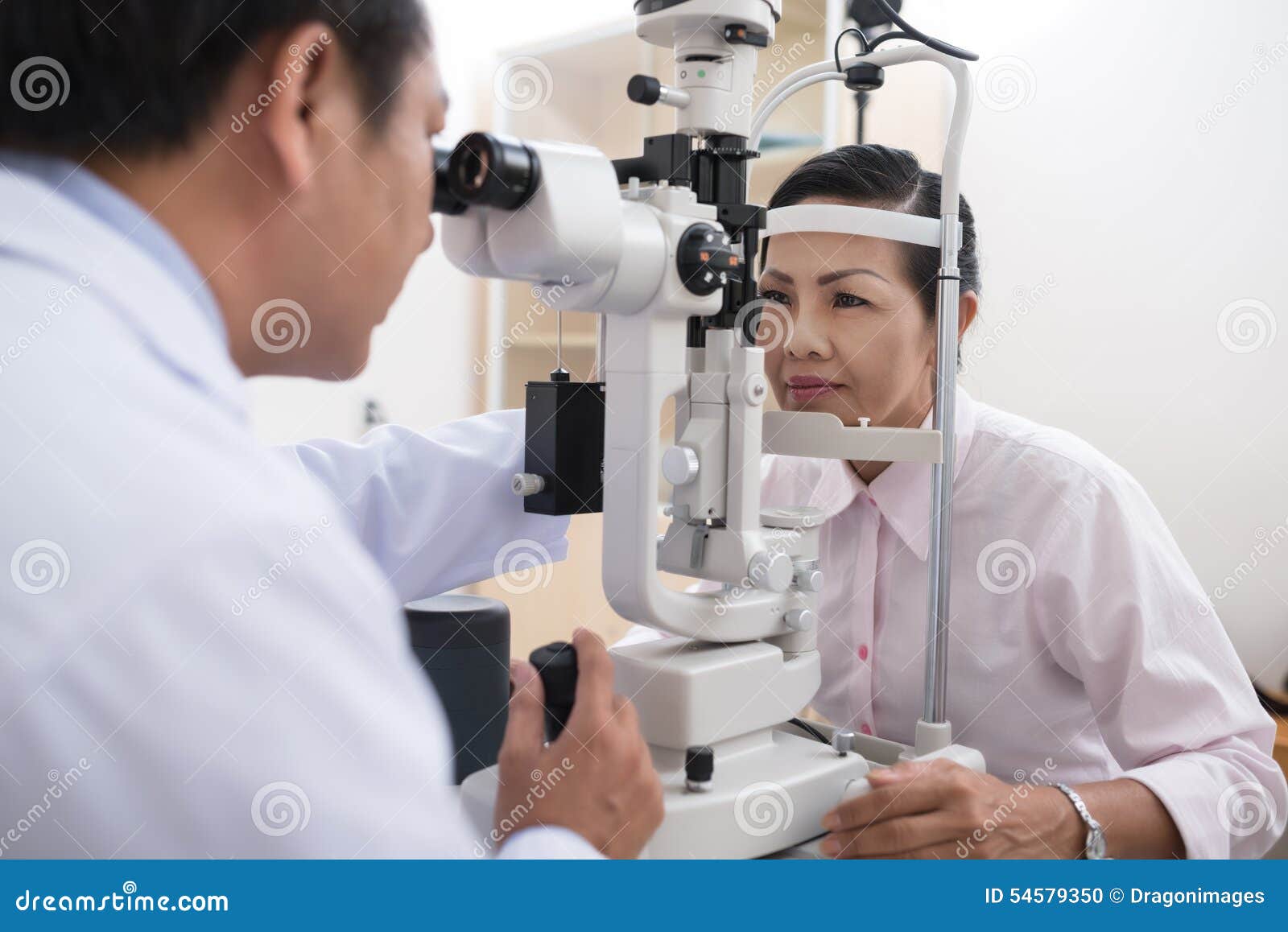 Examen de la vista foto de archivo. Imagen de profesional - 54579350