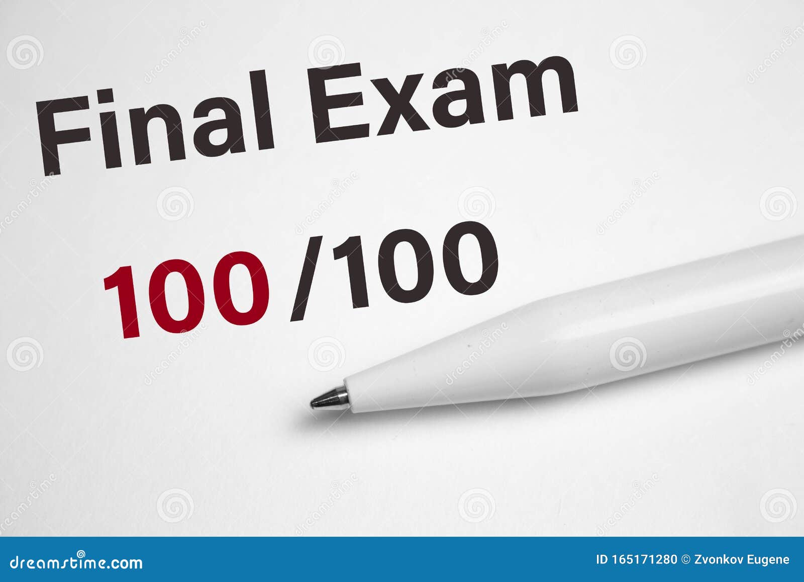 Examen Final Marcado Con 100 Aislados En Blanco Foto de archivo ...