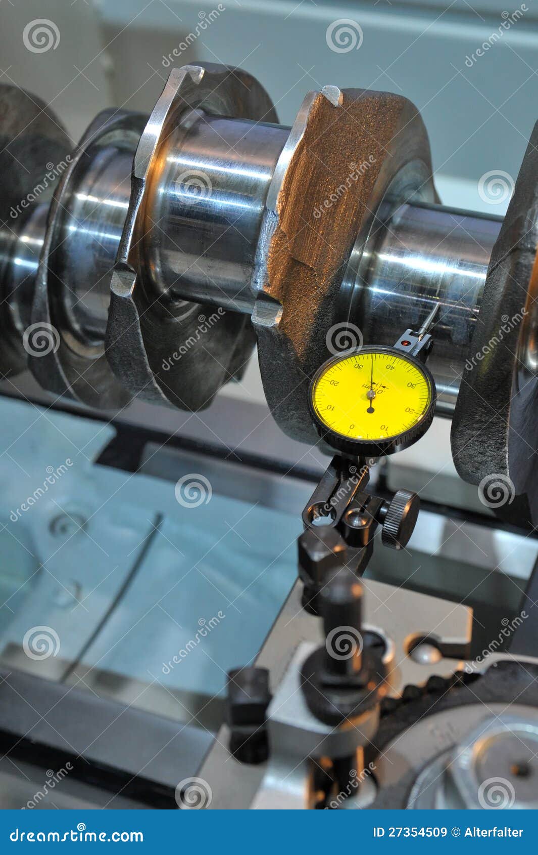 Examination of a Crankshaft Stock Image - Image of engineering, lathe ...
