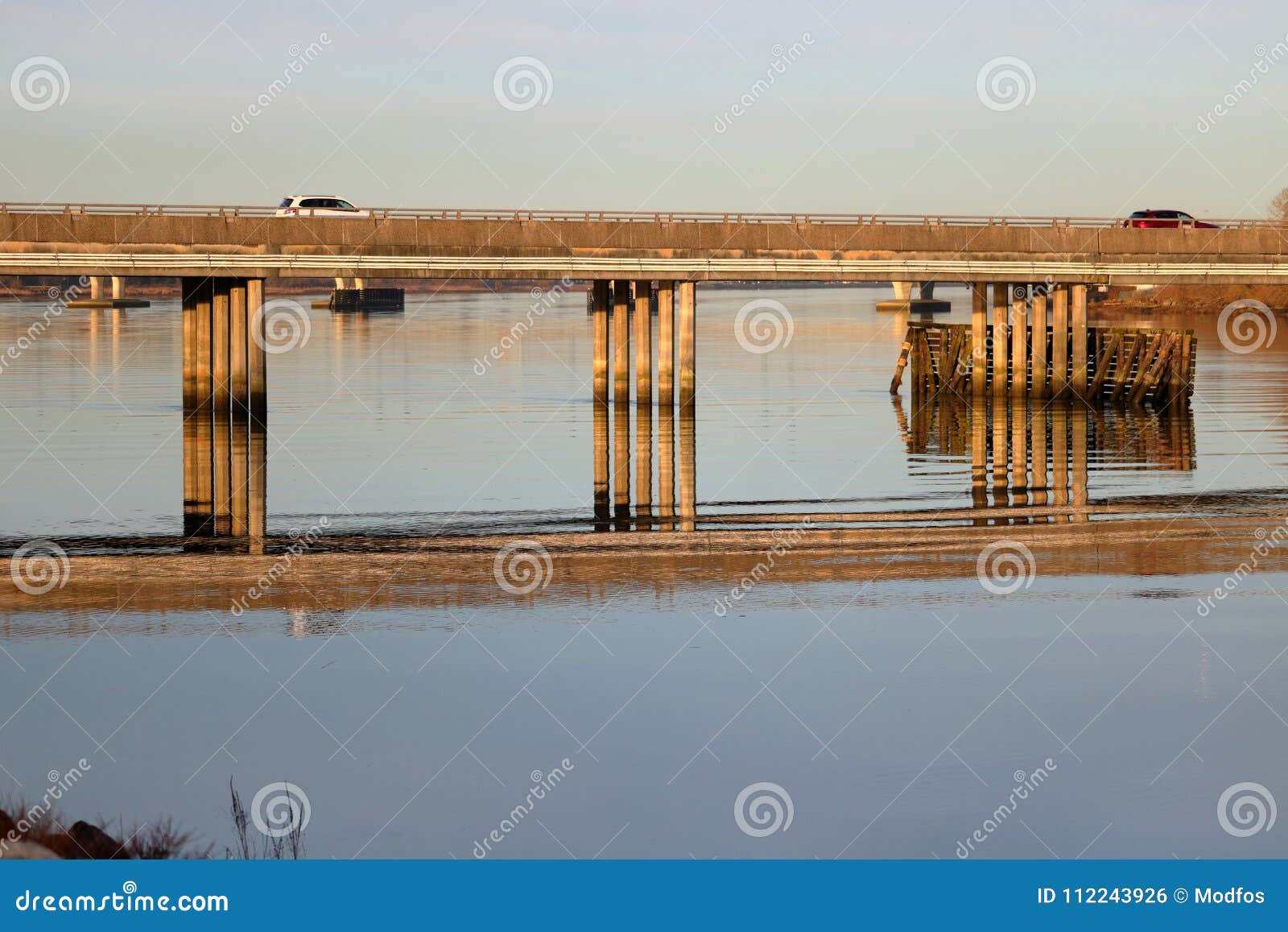 Low and Flat Bridge Deck editorial photo. Image of traffic - 112243926