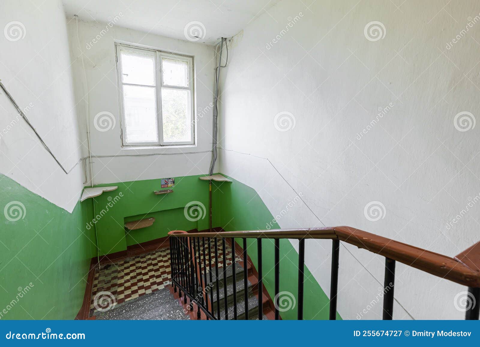 An Example Of Poor Craftsmanship On Display On The Railing Of A Wooden ...