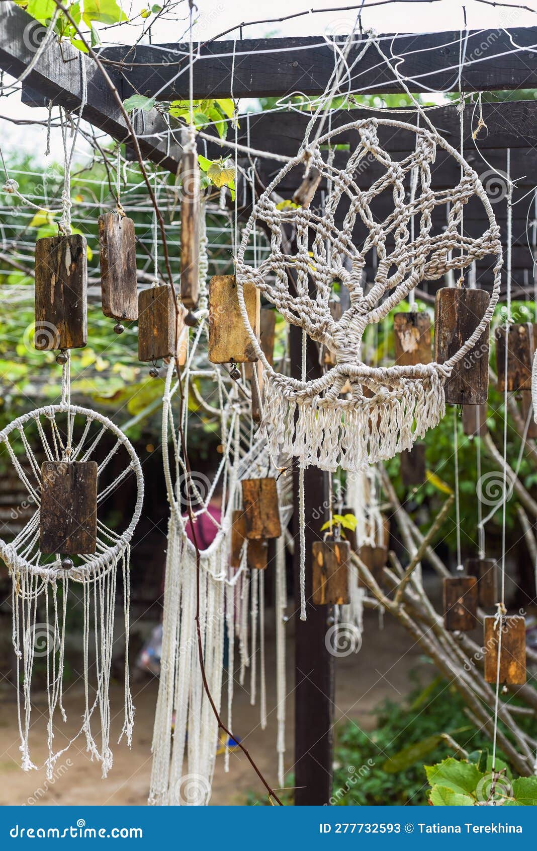 Examples of Standart Tree Pattern Knots of Macrame Technique Made of ...