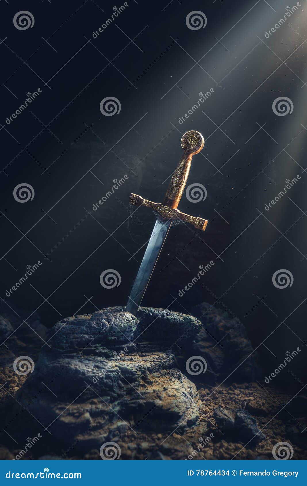 Excalibur Della Spada Nella Roccia Fotografia Stock - Immagine di ...