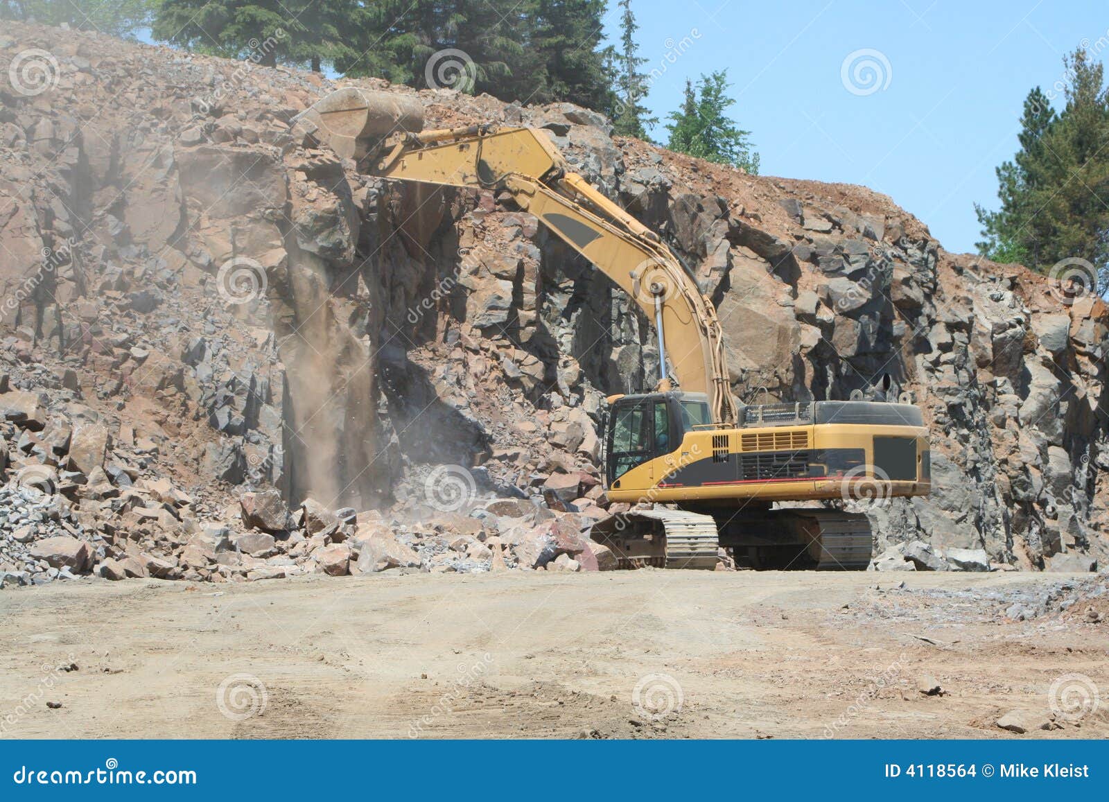 Excavación de la roca foto de archivo. Imagen de gato - 4118564