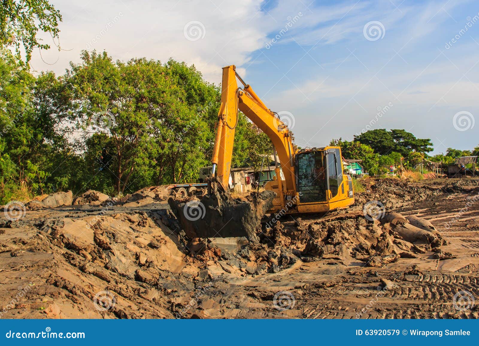 Excavator in action stock image. Image of building, gravel - 63920579