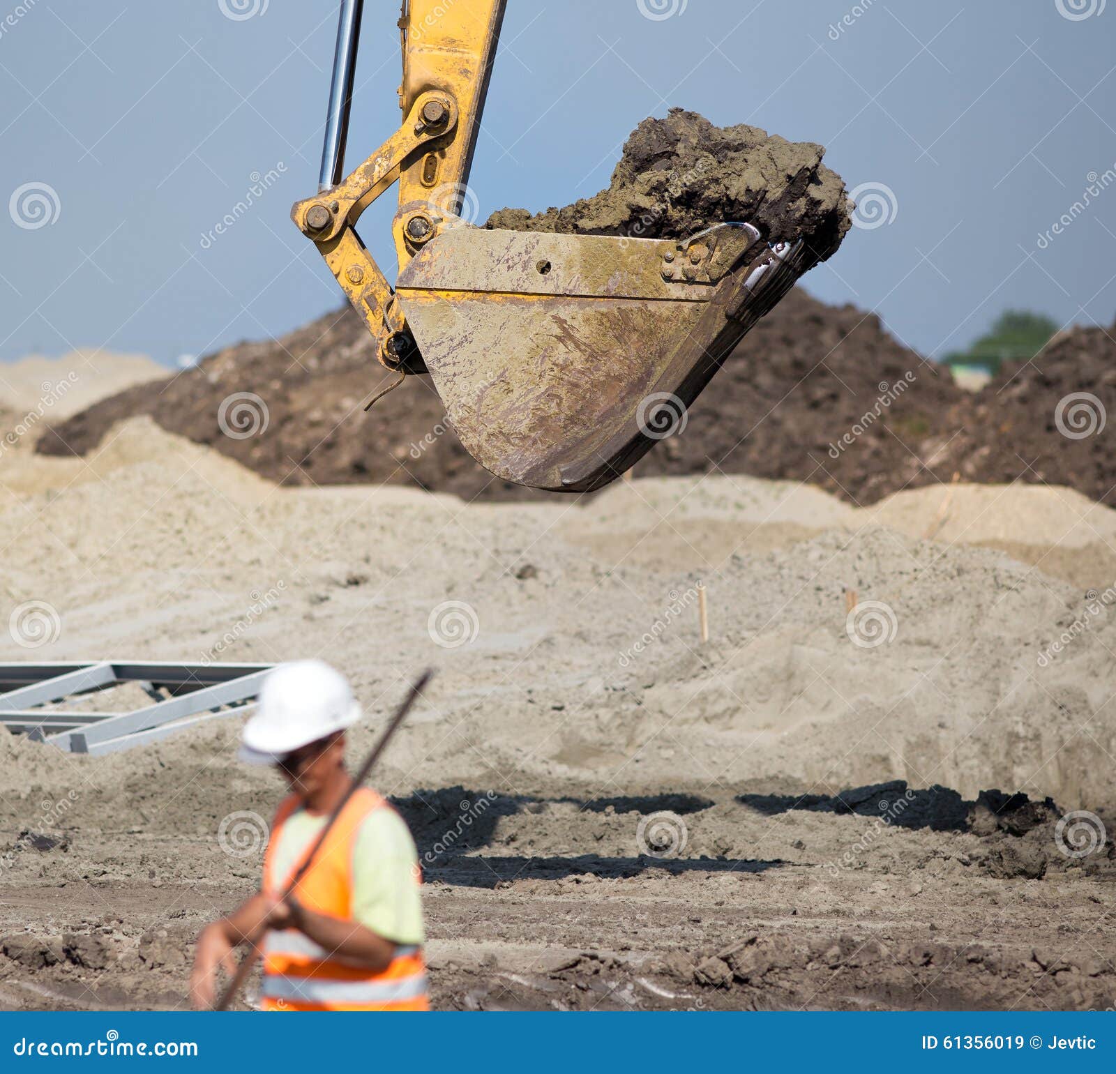 Excavator Bucket Loaded with Erath Stock Image - Image of safety ...