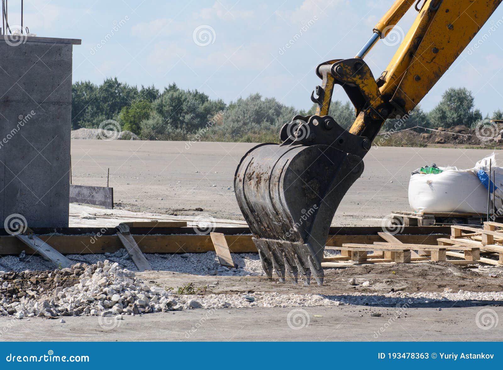 He Excavator Bucket is Lowered To the Ground Stock Image - Image of ...