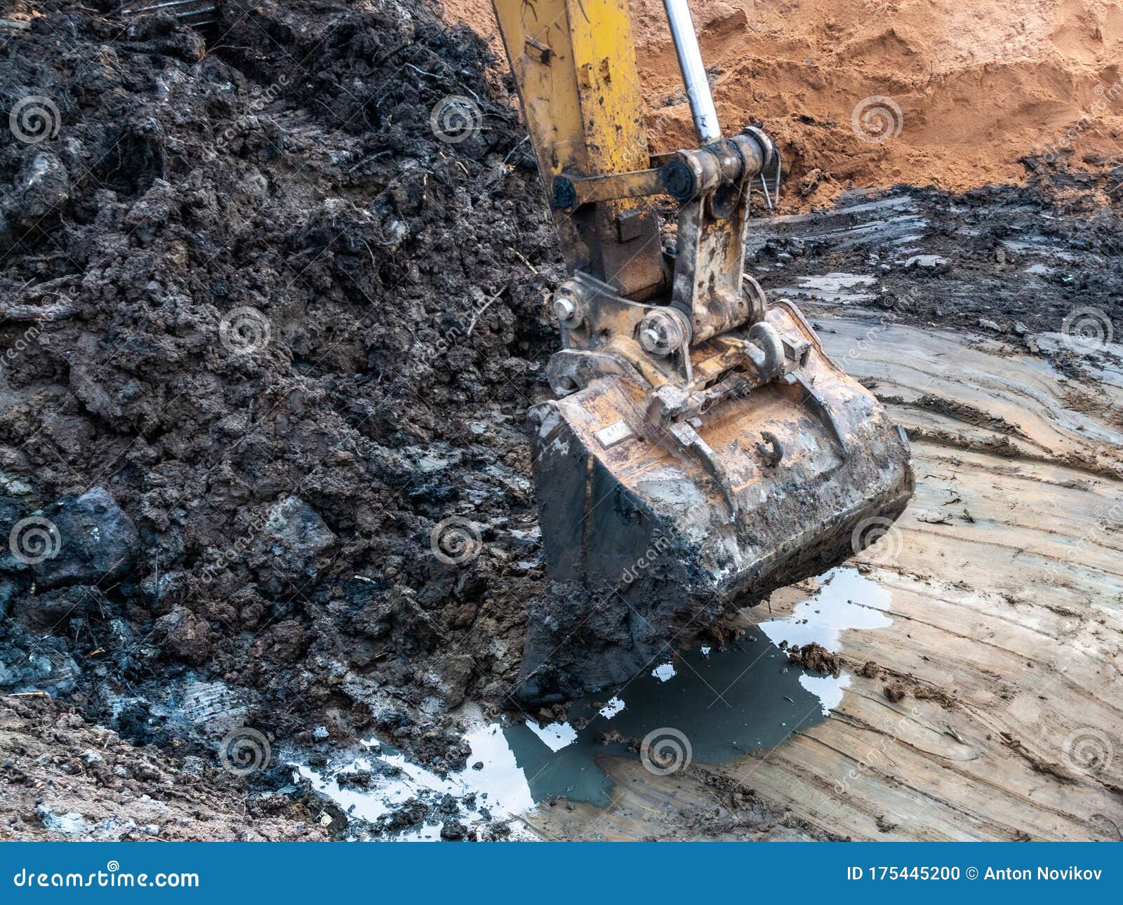 Excavator Bucket while Working Stock Photo - Image of land, mover ...