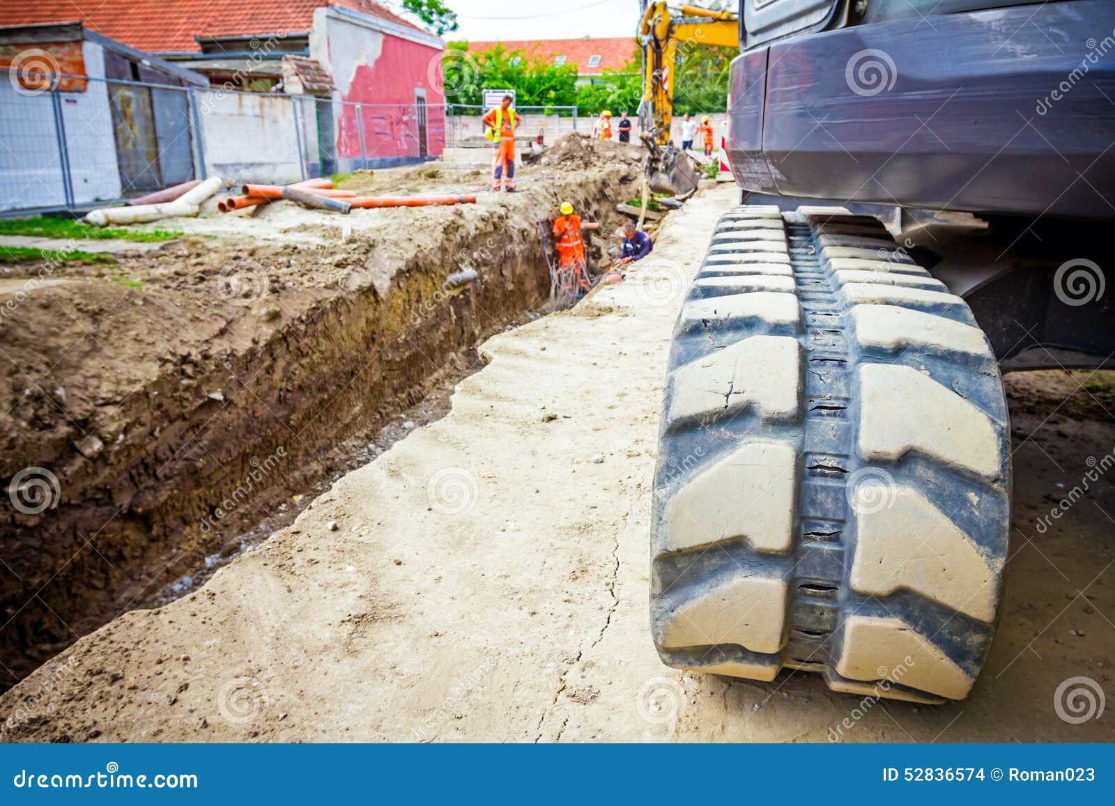 Excavator crawler belt stock photo. Image of machinery - 52836574