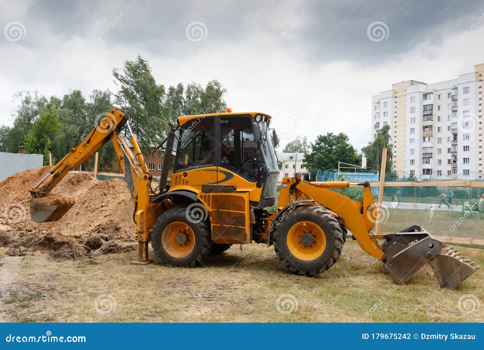 Excavator Digs a Trench. Side View Stock Photo - Image of assembly ...