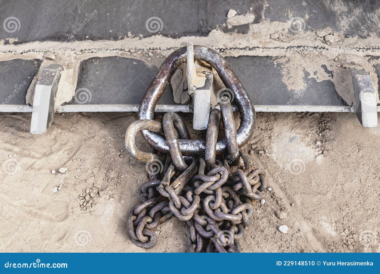 Excavator Lifting Chains and Clevis Slip Hooks at Construction Site ...