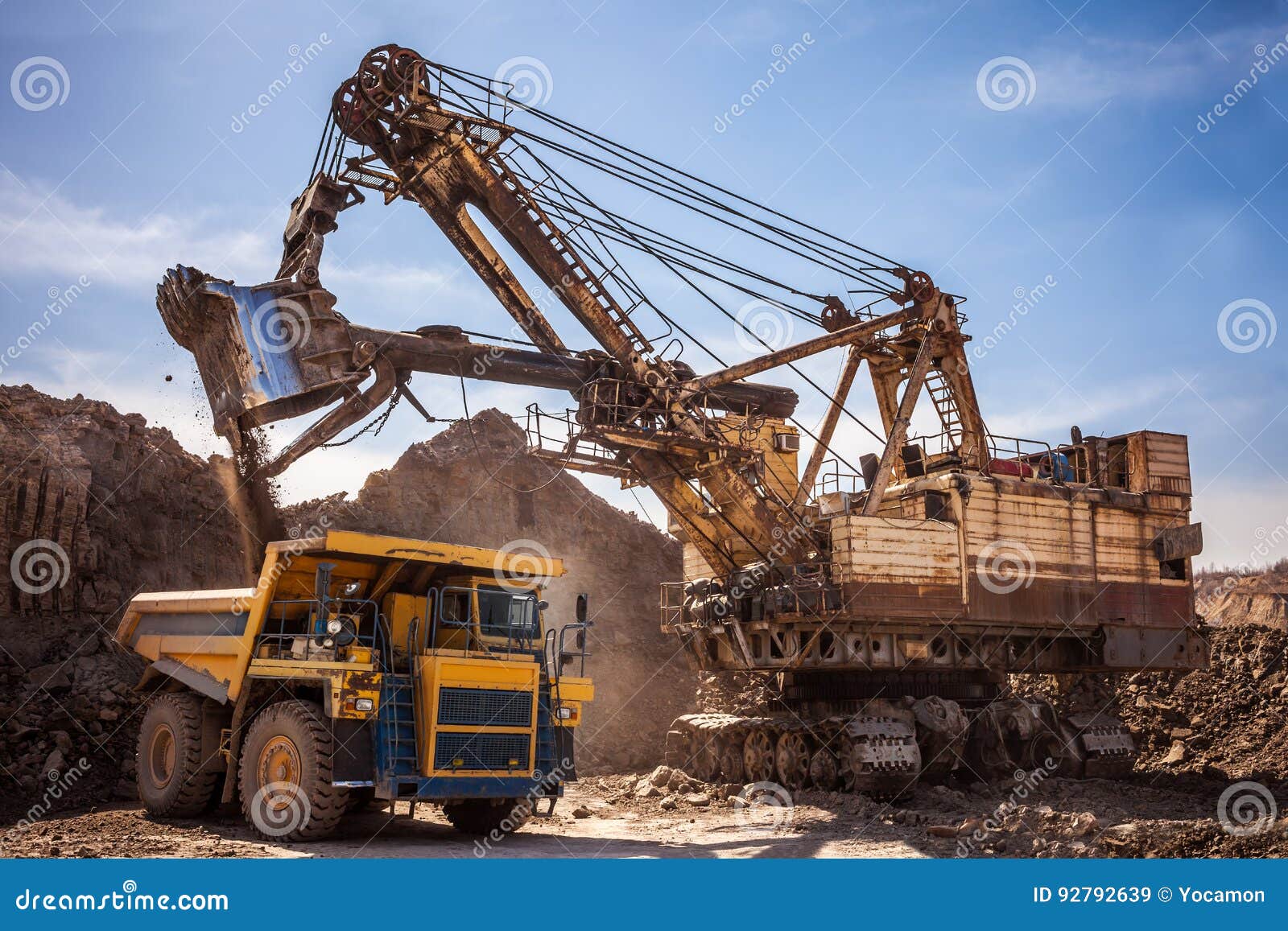 Excavator Loading Dump Truck Stock Image - Image of bucket, carry: 92792639