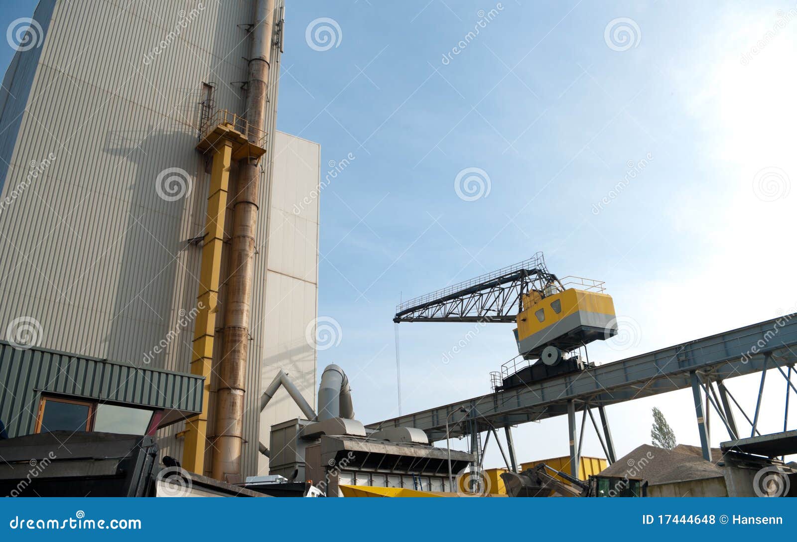 Excavator loading sand stock photo. Image of dirt, bucket - 17444648