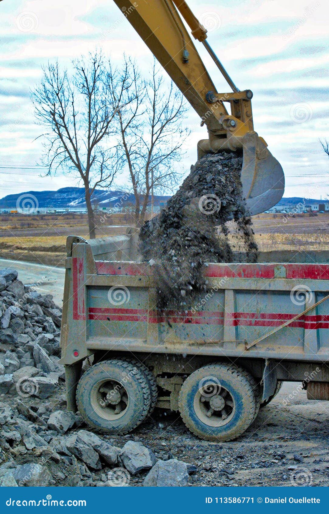Excavator loading a truck editorial photo. Image of quarry - 113586771