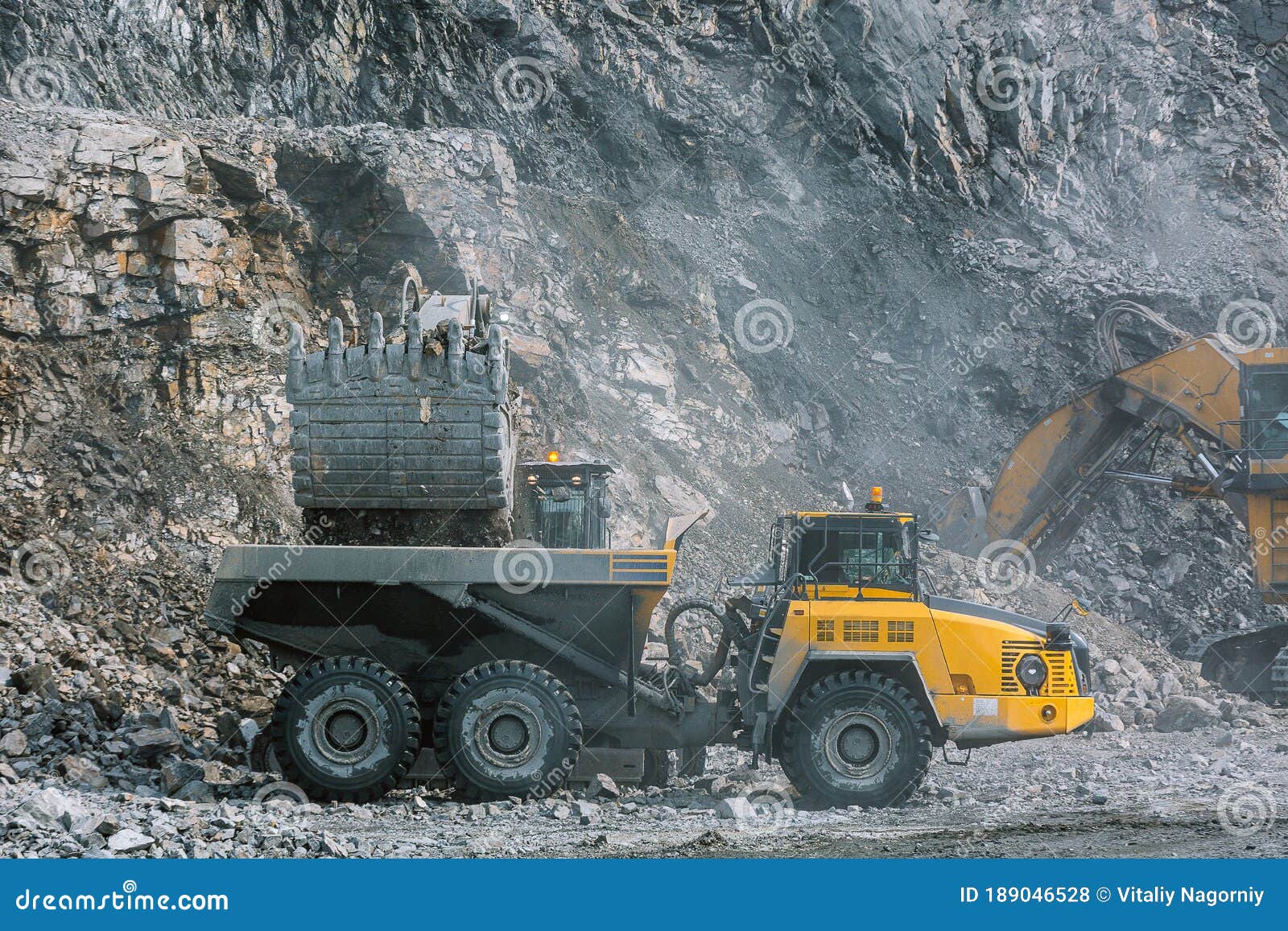 Excavator loads ore stock photo. Image of construction - 189046528