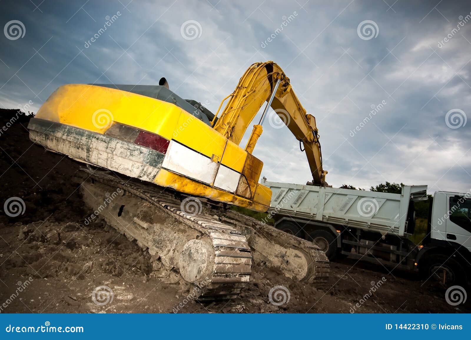 Excavator loads a truck stock photo. Image of digger - 14422310