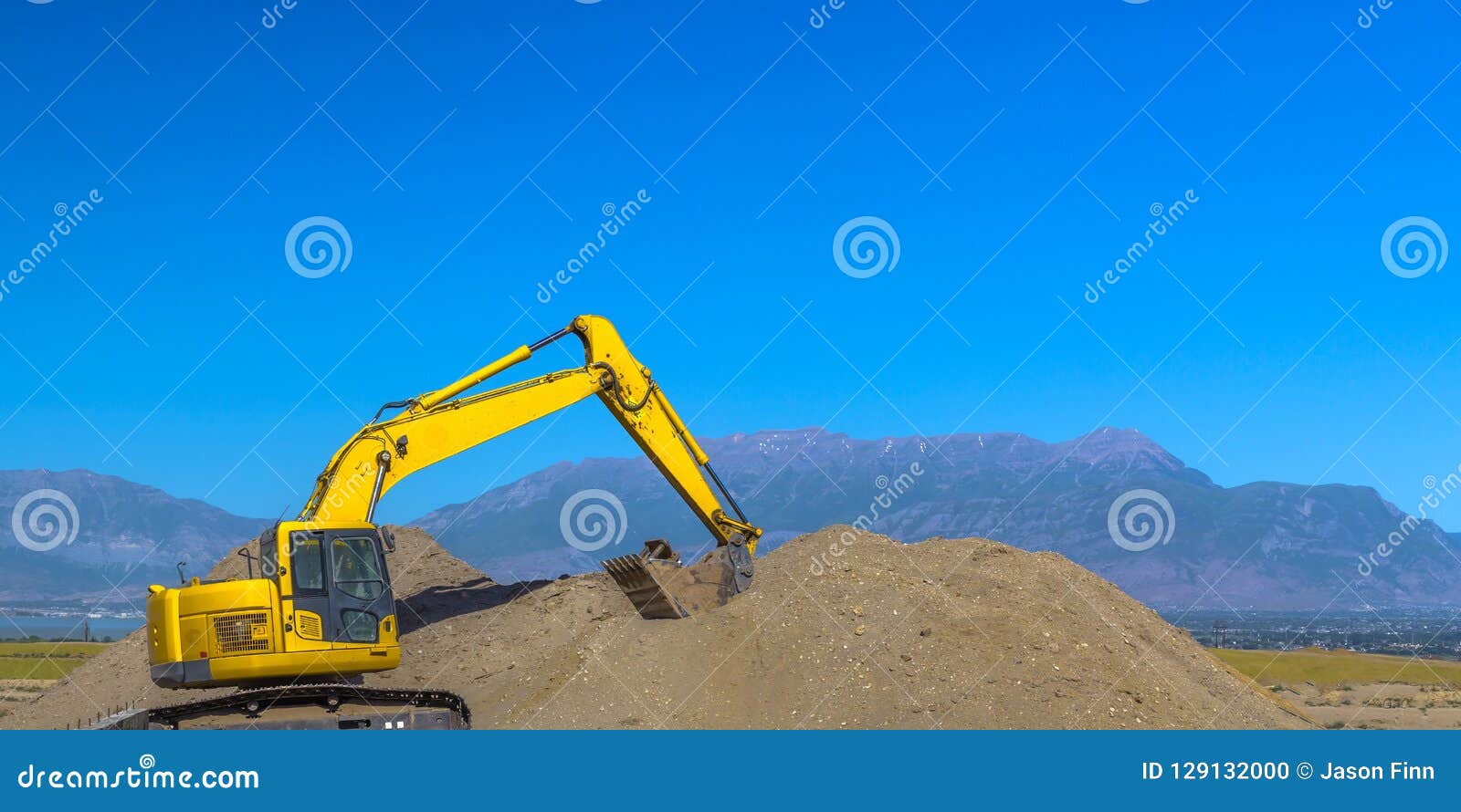 Excavator Scooping Up Dirt in Eagle Mountain Utah Stock Photo - Image ...