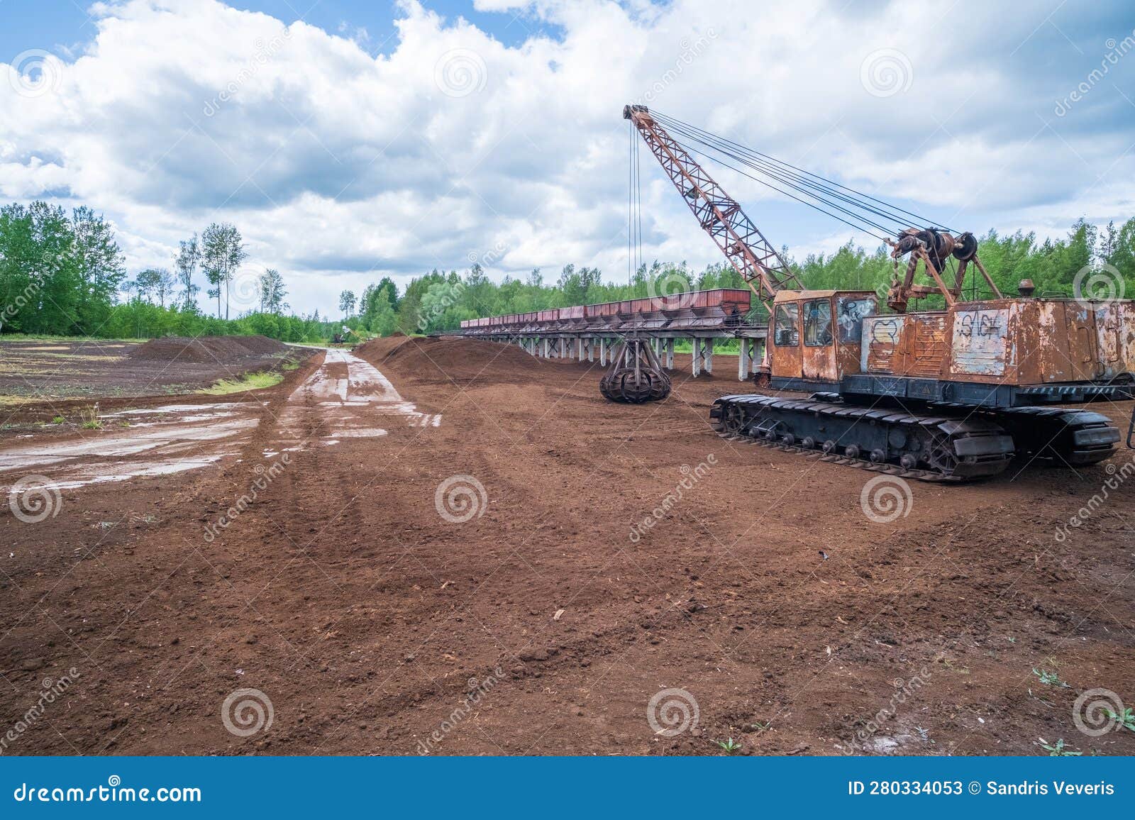 Excavator for Stacking Peat. Large Dome Bucket for Loading into Train ...