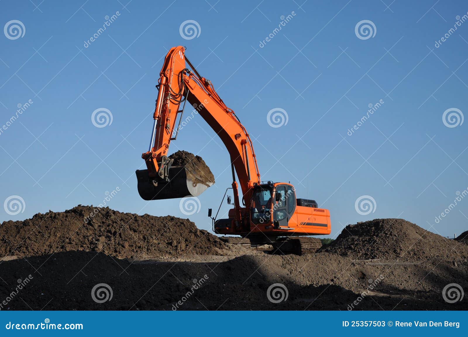 Excavator at work stock image. Image of build, building - 25357503