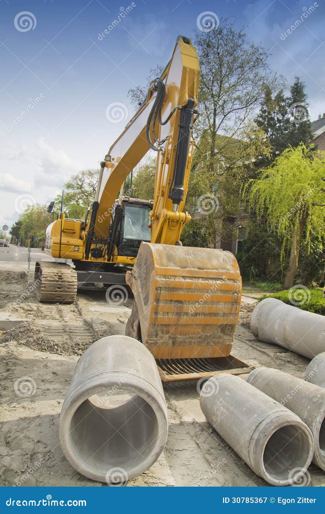 Excavator at work stock image. Image of blue, cloud, bulldozer - 30785367