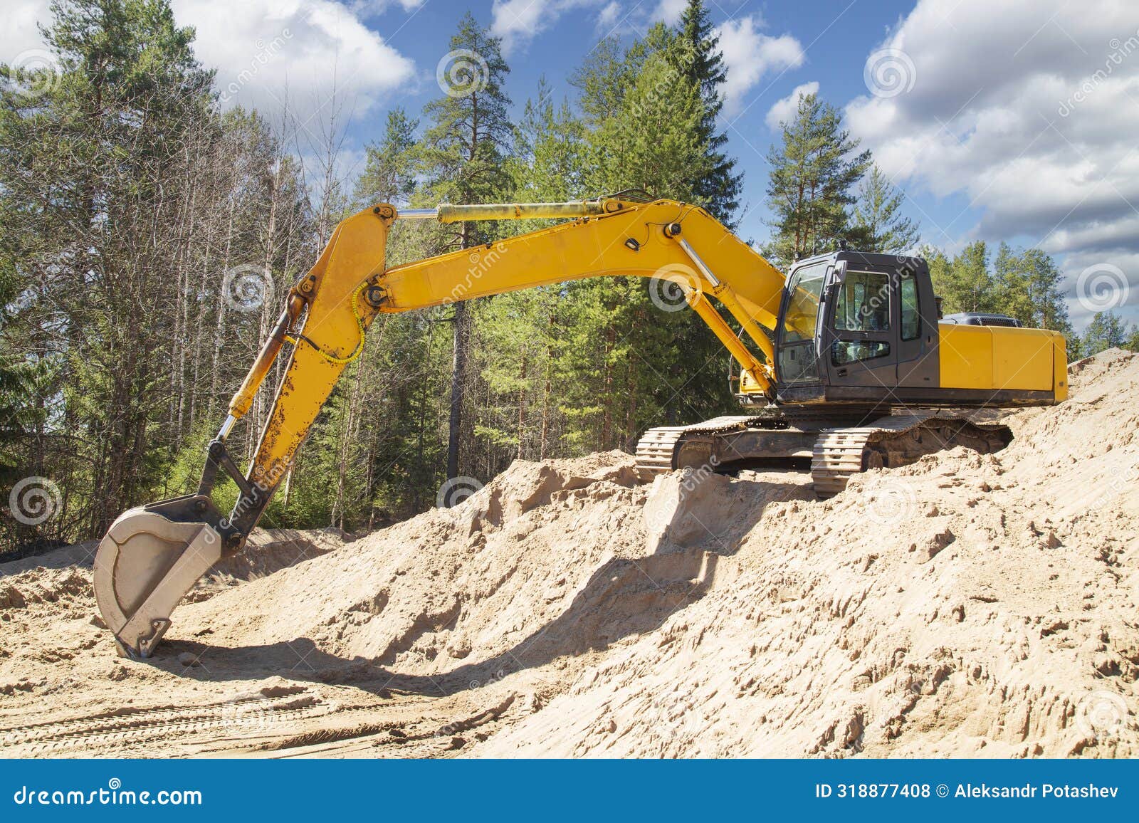 The Excavator is Working in a Sand Loading Quarry Stock Photo - Image ...