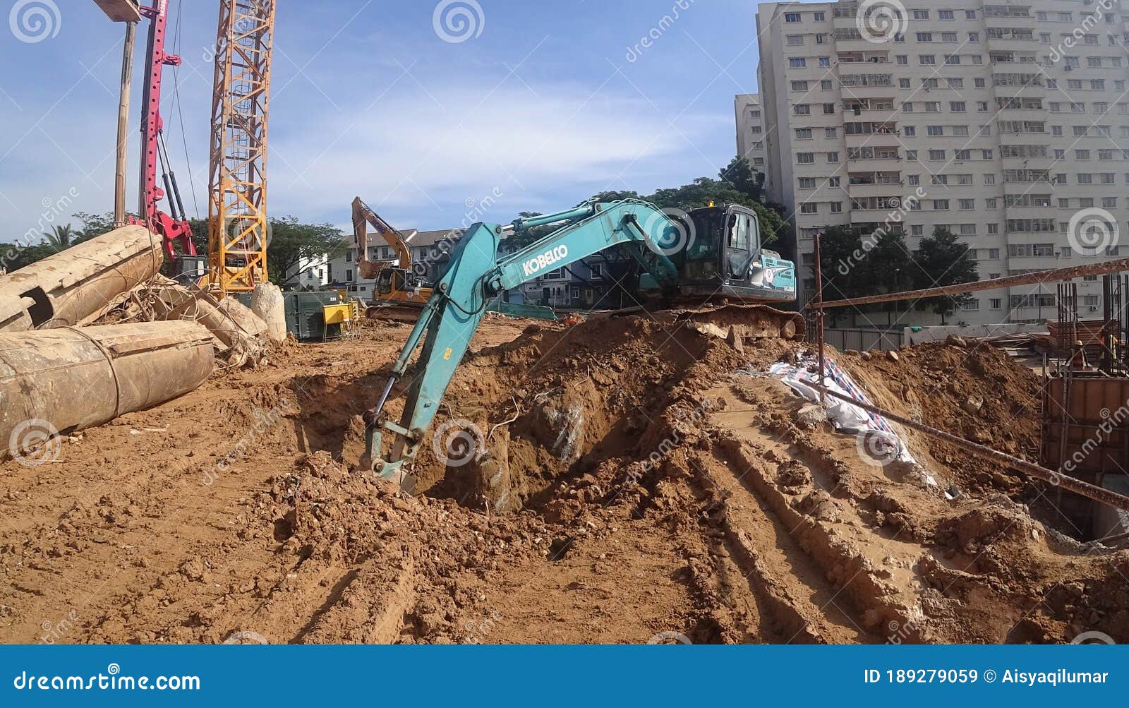 Excavators Machine is a Heavy Construction Machine Used To Excavate ...