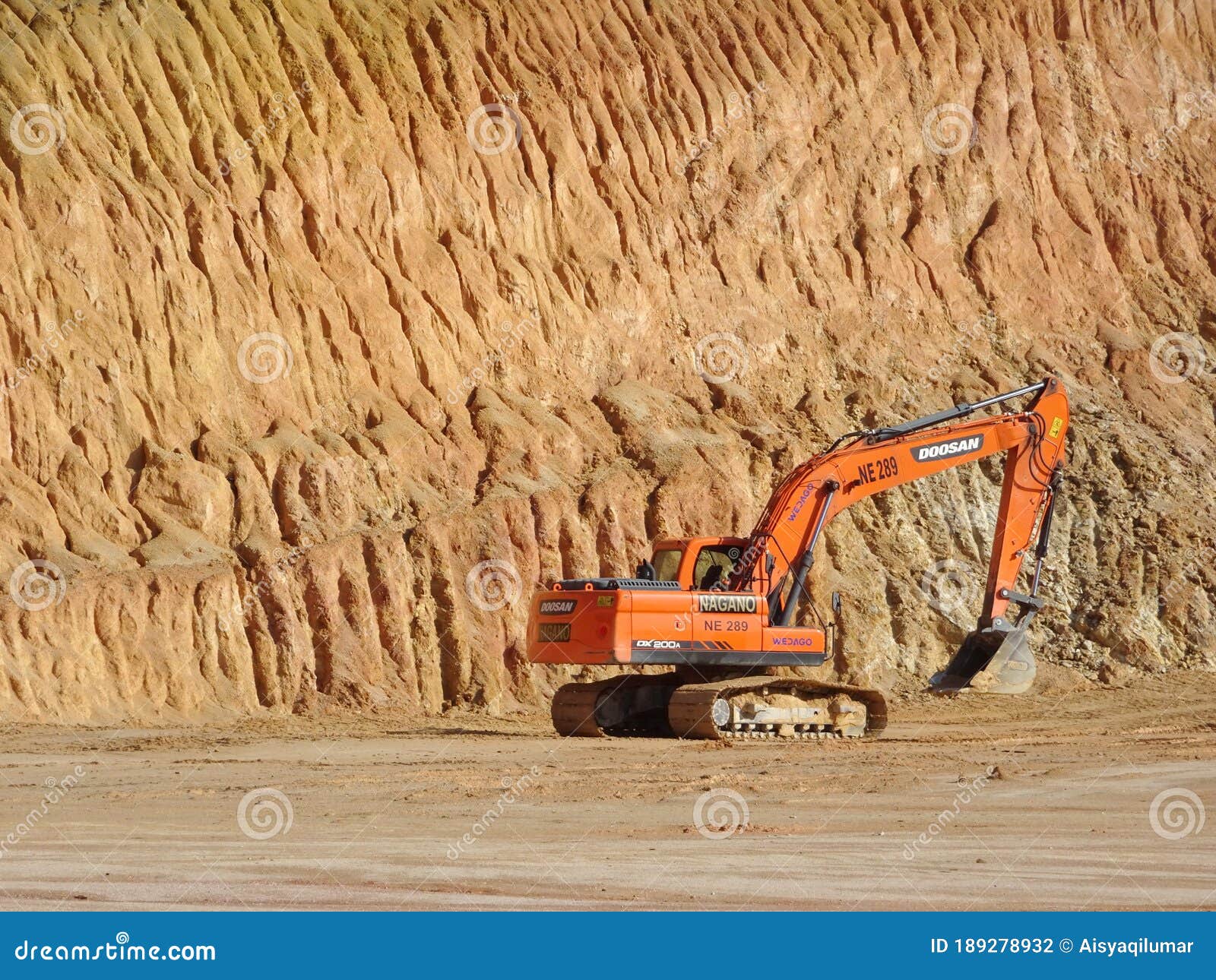 Excavators Machine is a Heavy Construction Machine Used To Excavate ... Excavators Machine is a Heavy Construction Machine Used To Excavate ...