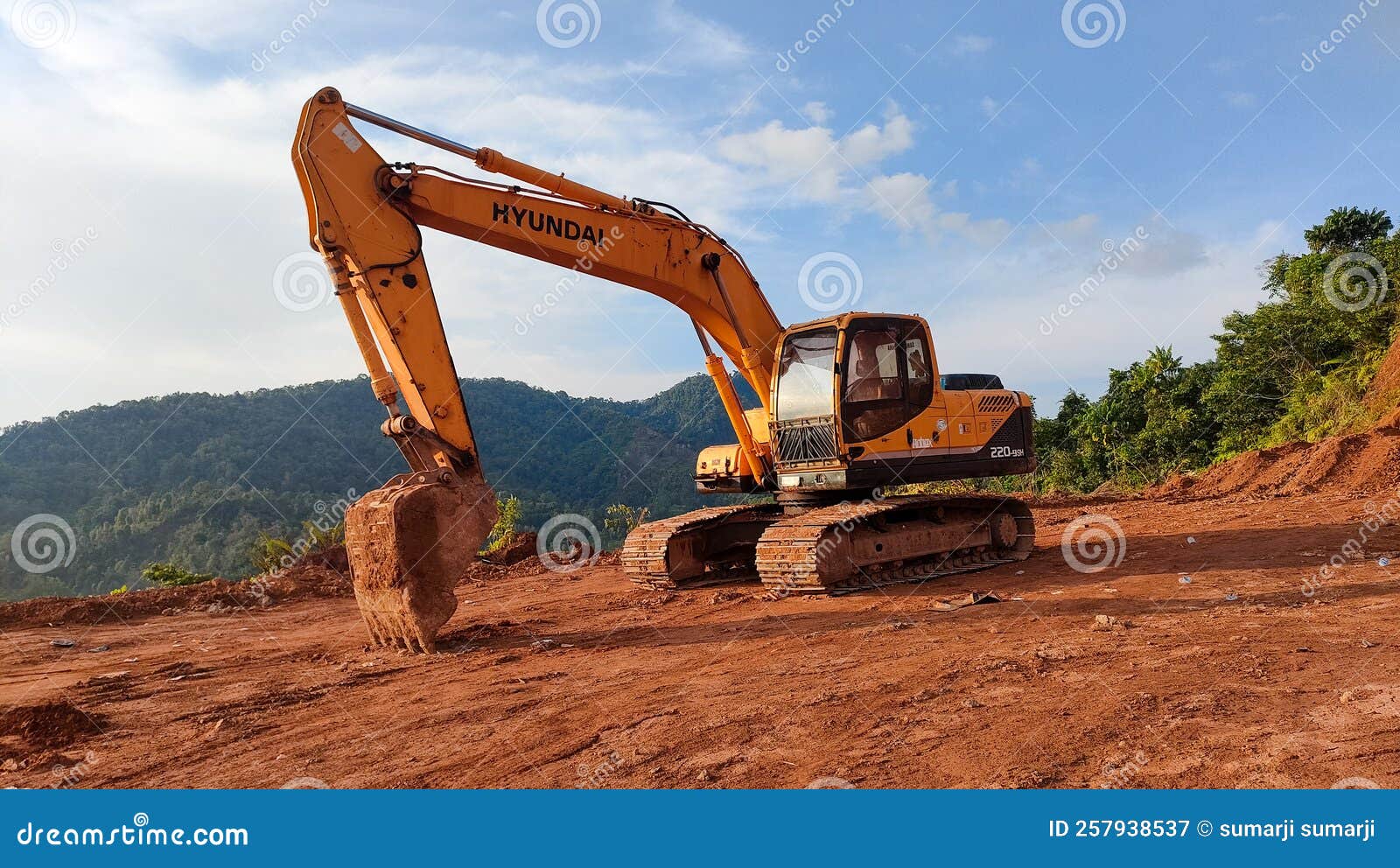 Excavators are Preparing for the Mining Process of Embankment Editorial ...