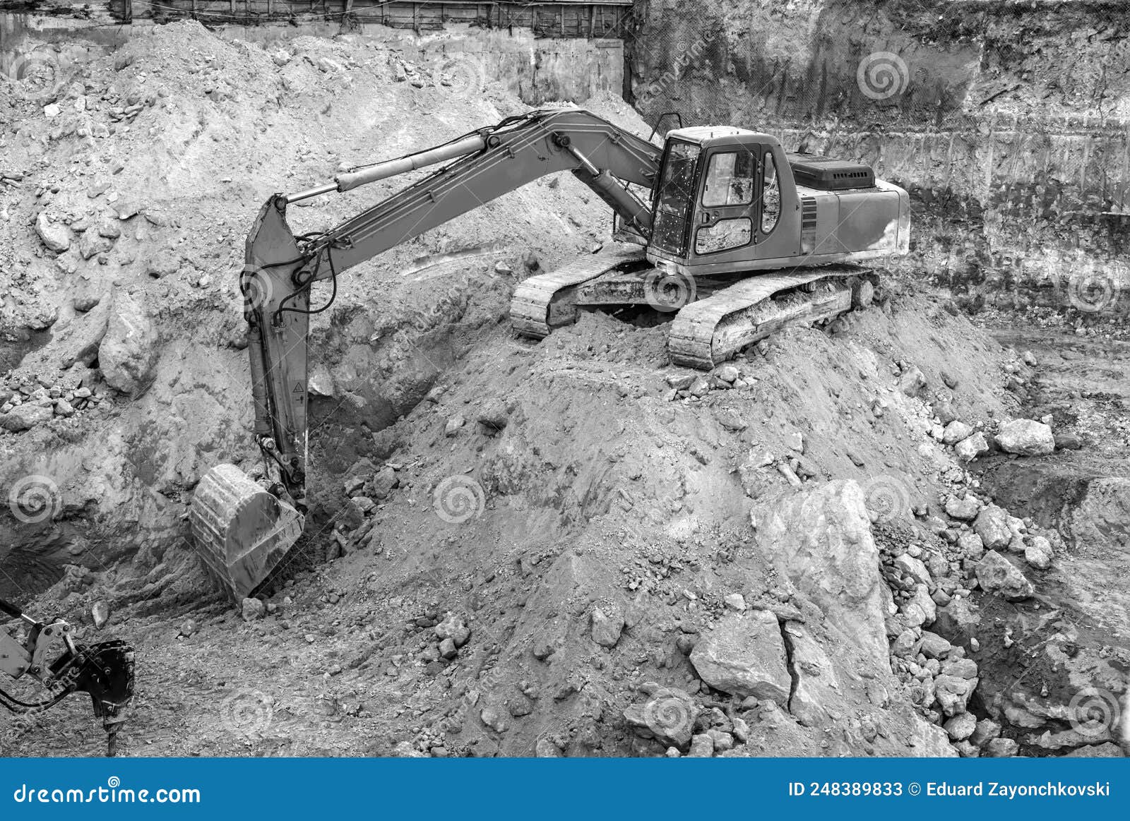 Excavatrice Sur Le Chantier De Construction Image stock - Image du ...