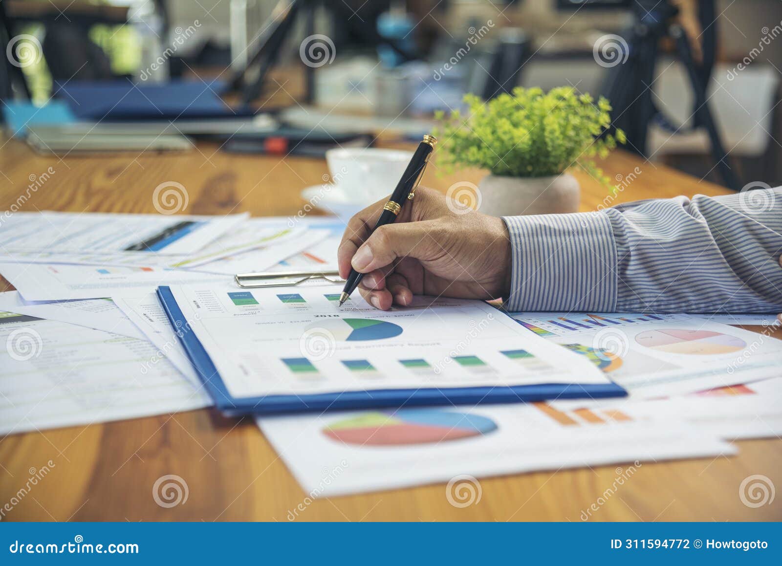 Excel Stat Spreadsheet Business Analytics Graph Statistic With Graph ...
