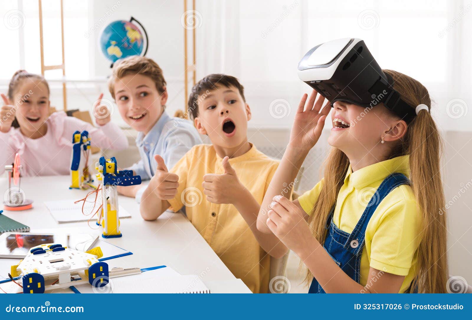 Excited Elementary School Students Explore Virtual Reality during STEM ...