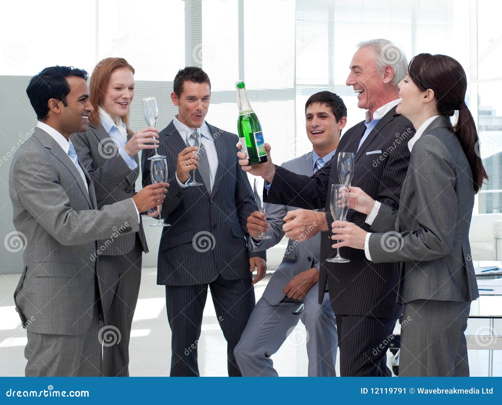 Executivos De Sorriso Que Comemoram Um Sucesso Imagem de Stock - Imagem ...