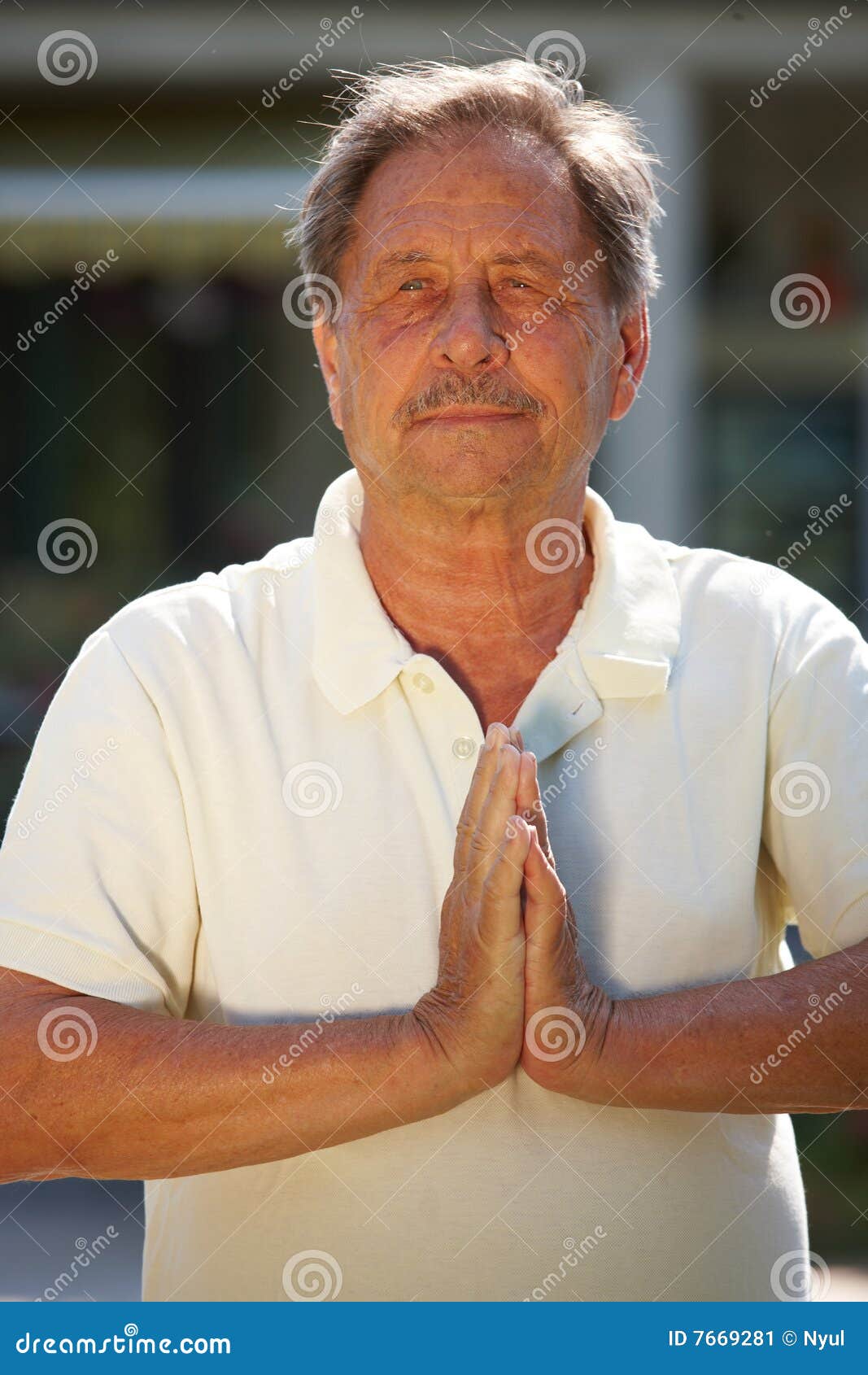 Exercice d'homme aîné image stock. Image du caucasien - 7669281