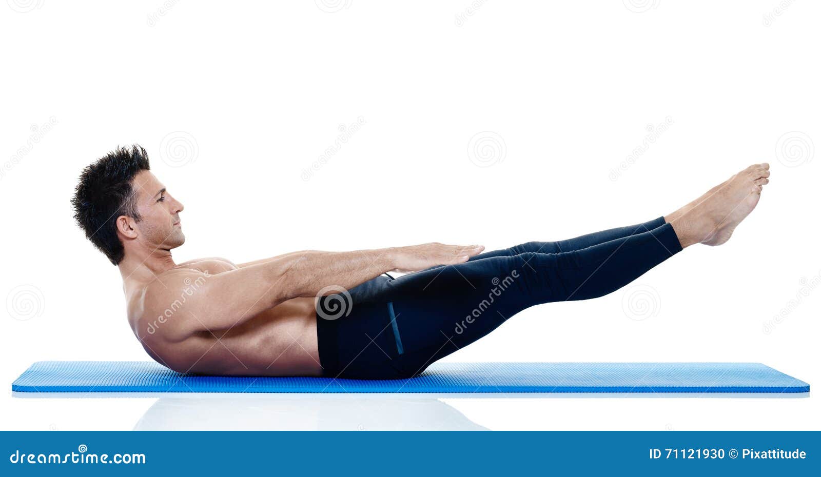 Exercices De Pilates De Forme Physique D'homme D'isolement Photo stock ...