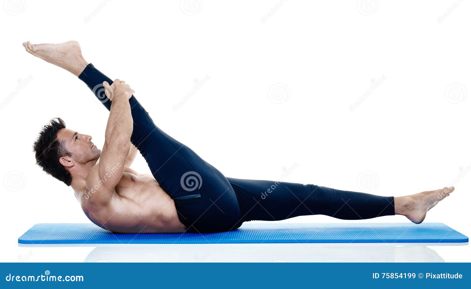 Exercices De Pilates De Forme Physique D'homme D'isolement Image stock ...