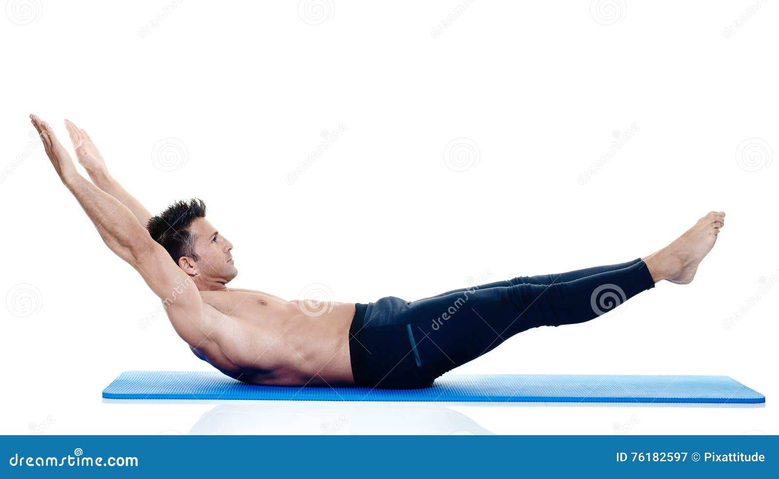 Exercices De Pilates De Forme Physique D'homme D'isolement Image stock ...