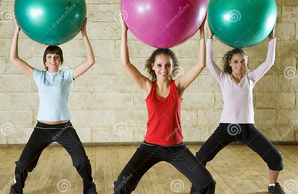 Exercício Com Esfera Da Aptidão Imagem de Stock - Imagem de desportista, ajuste: 4241057