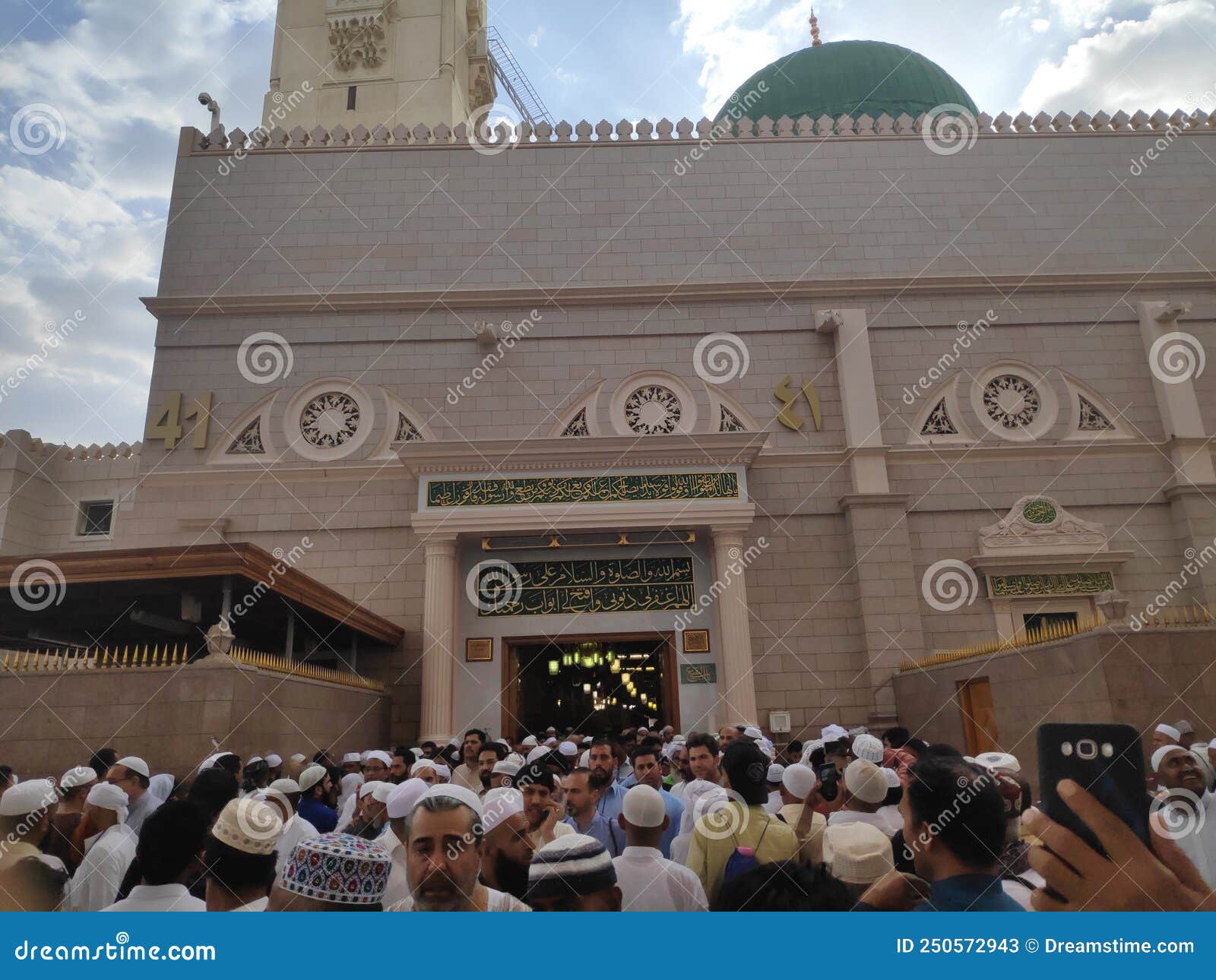 The Exit from Raudhoh & X28;tomb of the Prophet Muhammad& X29 ...