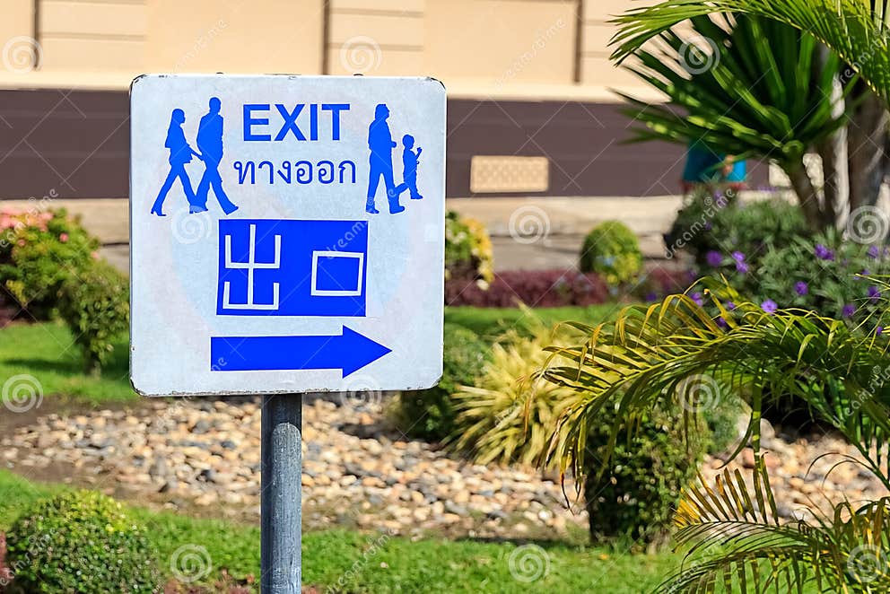 Exit Sign in English, Thai and Chinese Language Stock Image - Image of ...