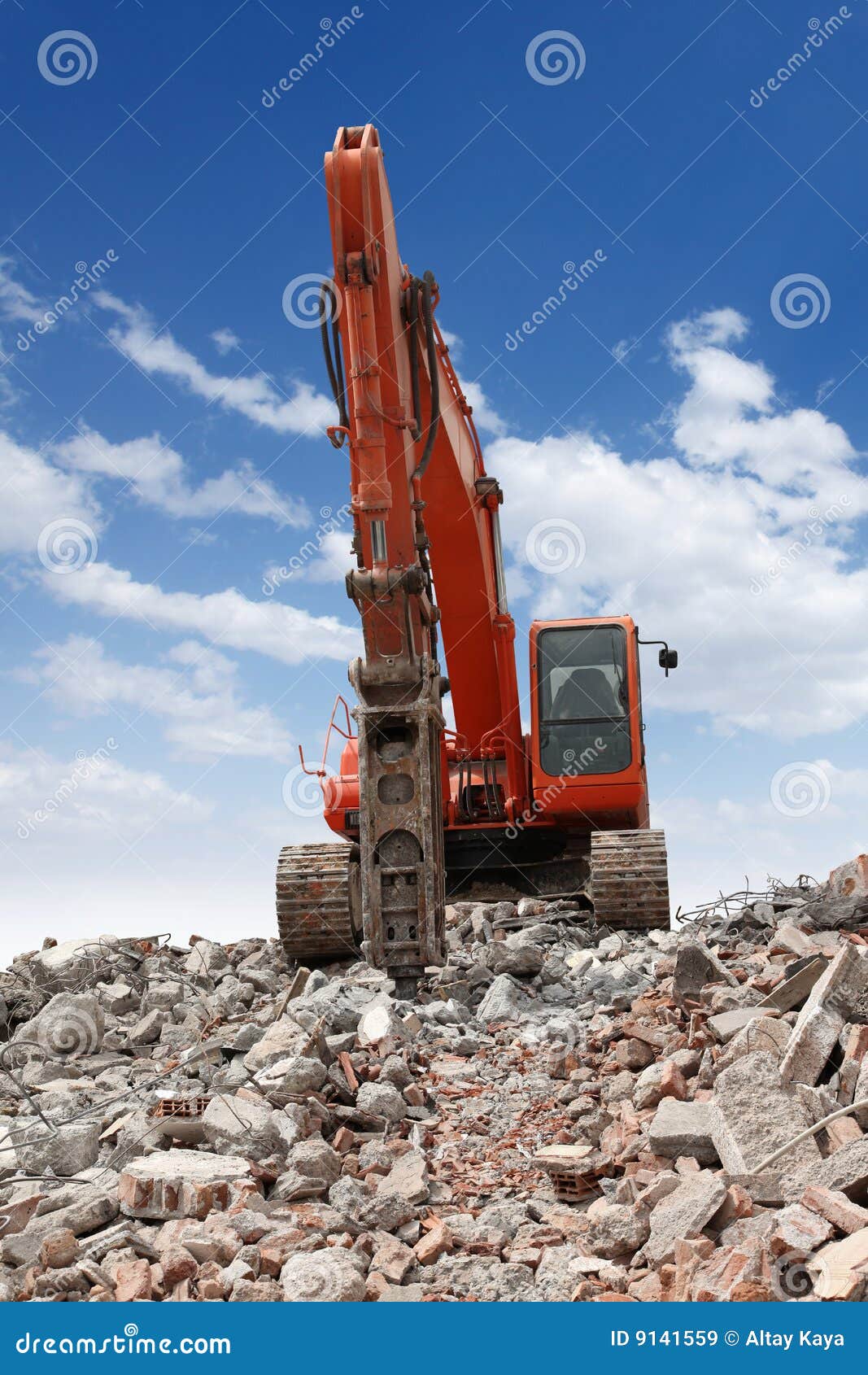 Exkavator mit Hammer stockbild. Bild von planierraupe - 9141559